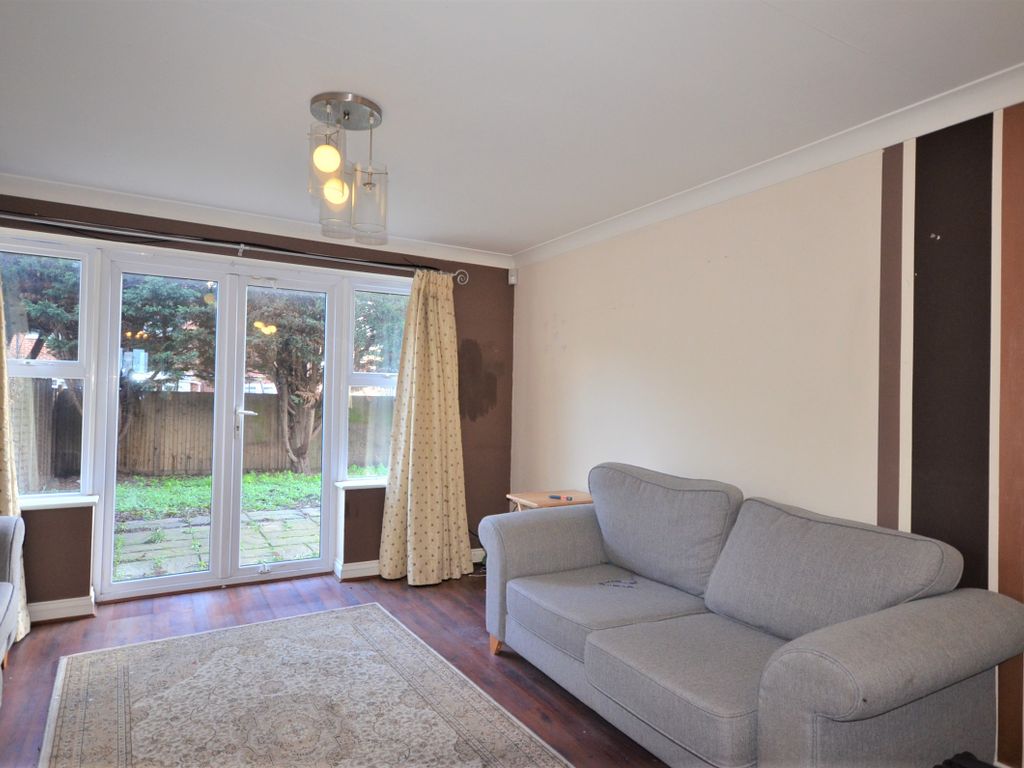 Room to rent in Broomfield Gate, Slough SL2 - Zoopla