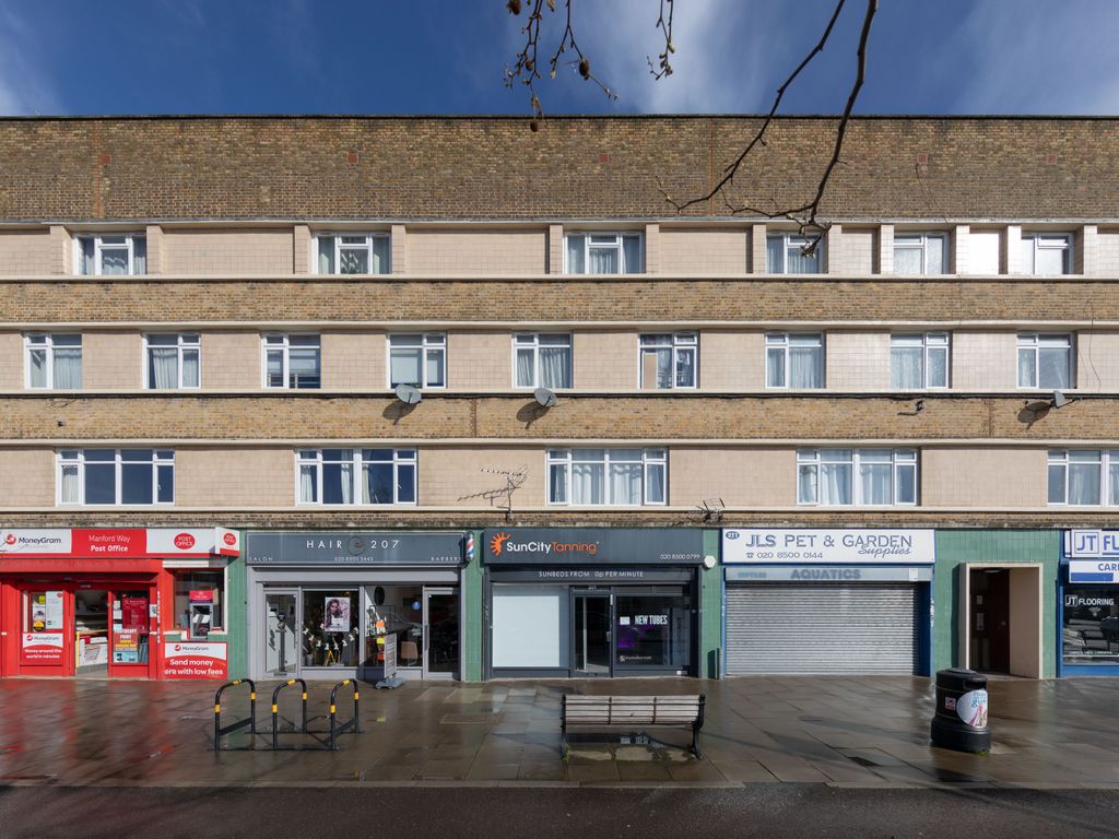 3 bed maisonette for sale in Manford Way, Chigwell, Essex IG7, £300,000 ...