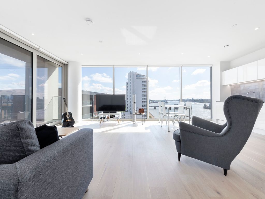 1 bed flat to rent in Liner House, 16 Admiralty Avenue, Royal Wharf ...
