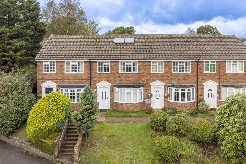 3 Bed Terraced House For Sale In Downsview Crescent Uckfield Tn22 £