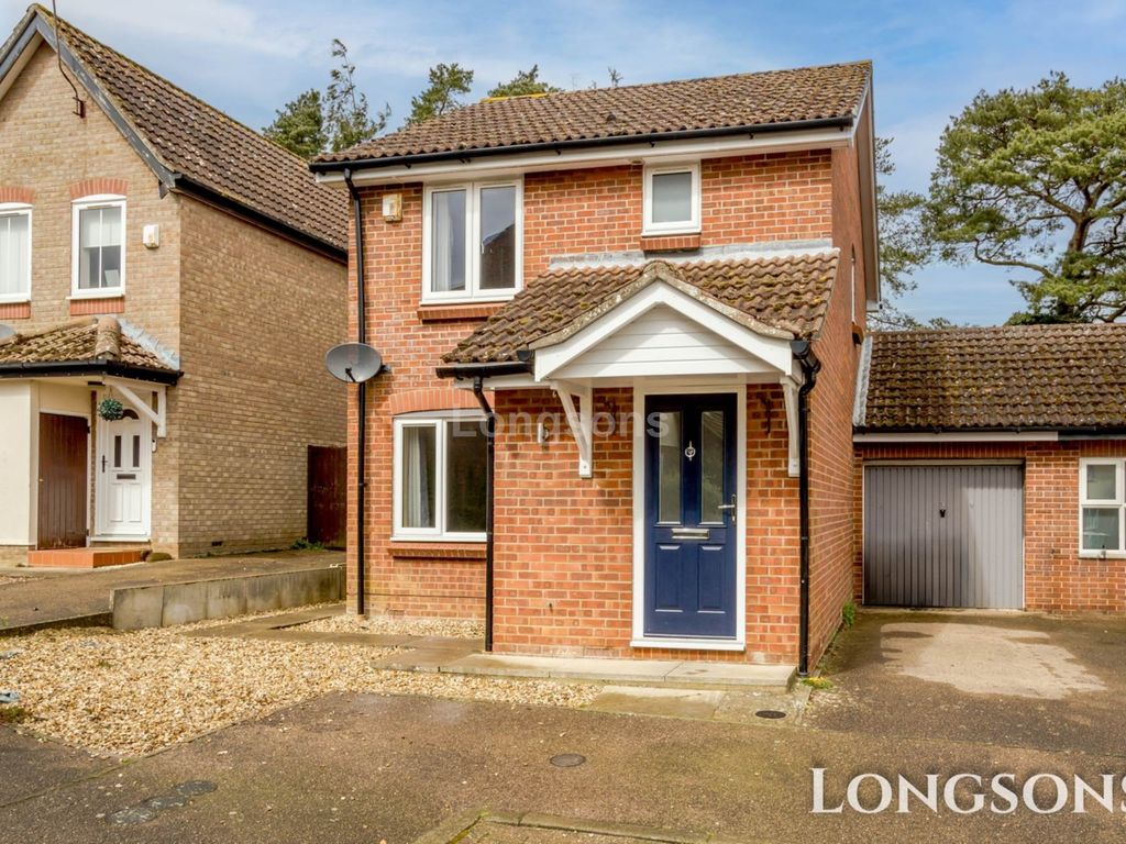 3 bed link detached house for sale in Hamilton Close, Swaffham PE37, £ ...