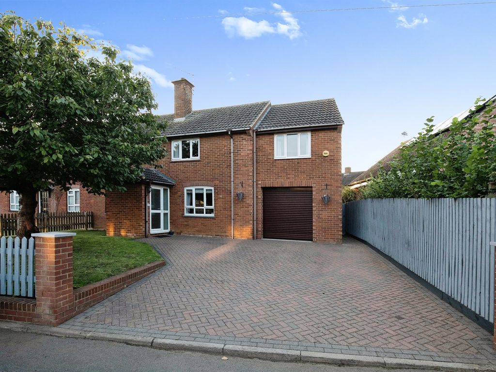 4 bed semi-detached house for sale in Gaydon Road, Bishops Itchington ...