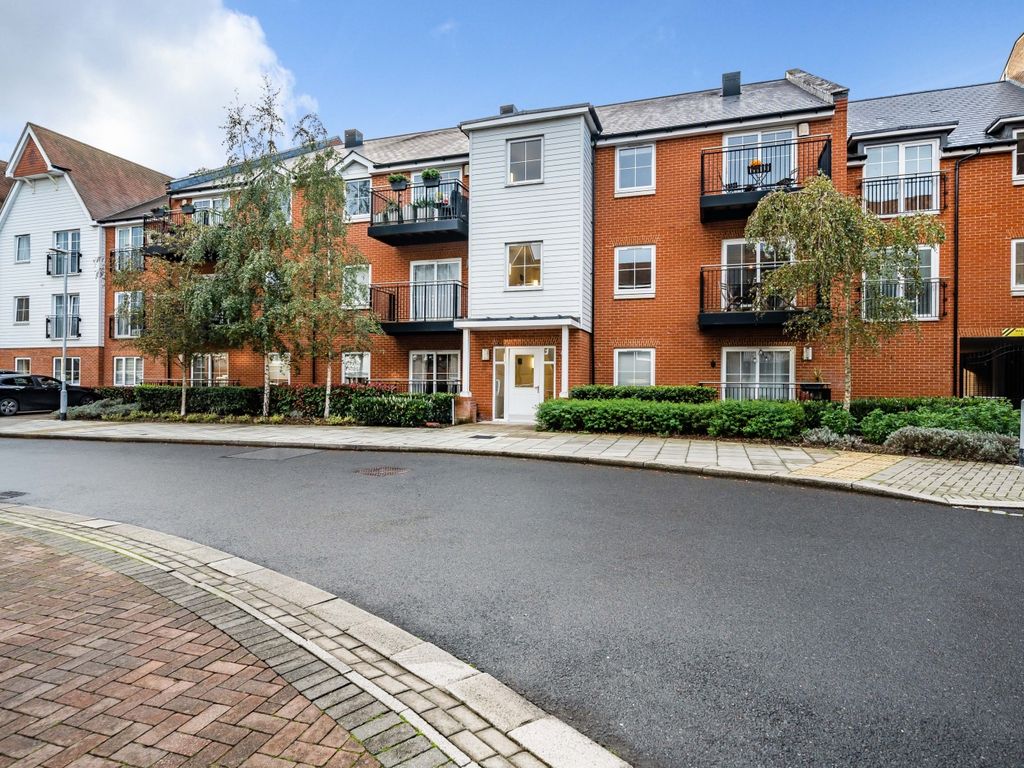 1 bed flat for sale in Swinton Court, Mere Road, Dunton Green ...