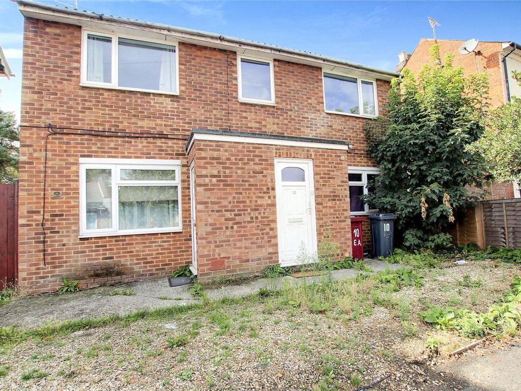 2 bed flat to rent in Eastern Avenue, Reading, Berkshire RG1, £1,400 pcm - Zoopla