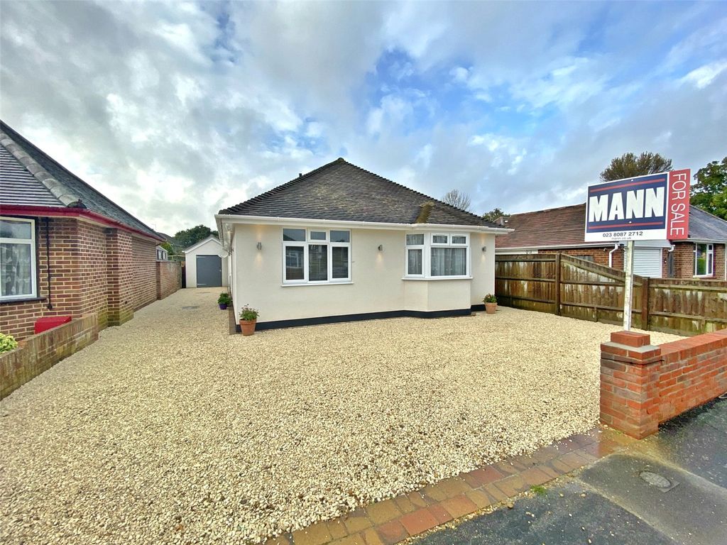 3 bed bungalow for sale in Northlands Road, Totton, Southampton ...