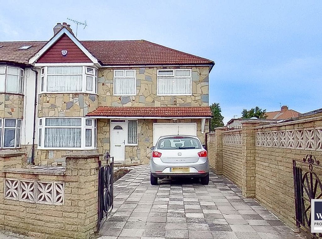 5 Bed End Terrace House For Sale In Beatrice Road Edmonton N9 £