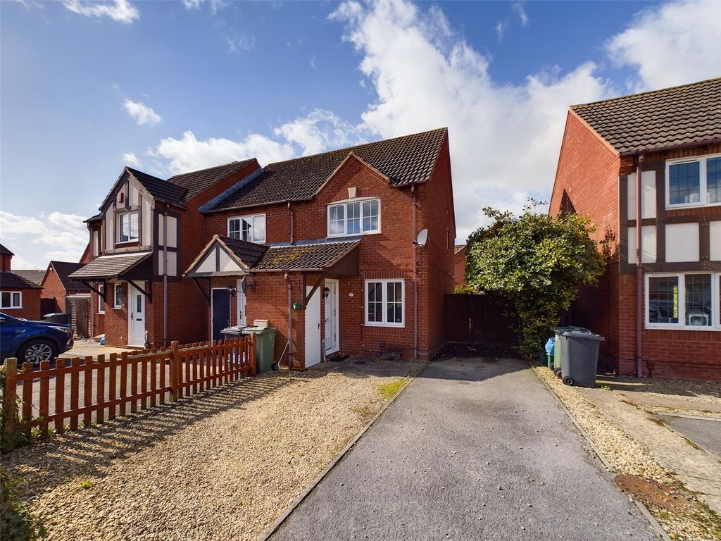 2 Bed End Terrace House For Sale In Shelduck Road Quedgeley