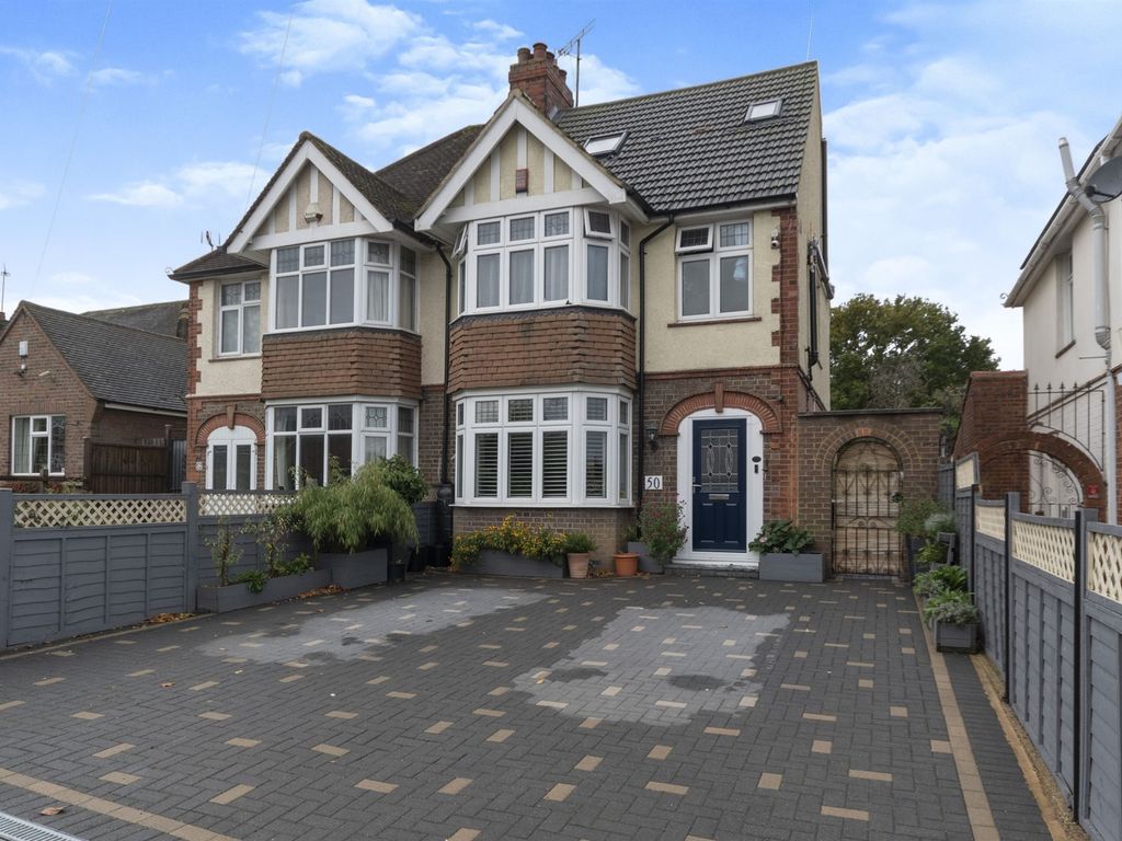 5 bed semi-detached house for sale in The Avenue, Luton LU4 - Zoopla