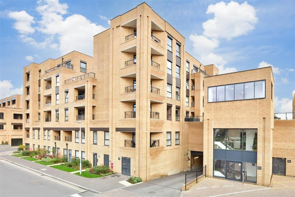 1 bed flat for sale in London Road, Wallington, Surrey SM6, £300,000 ...