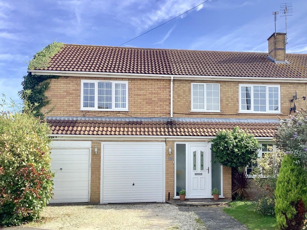 4 Bed Semi Detached House To Rent In Spennymoor Close North Hykeham