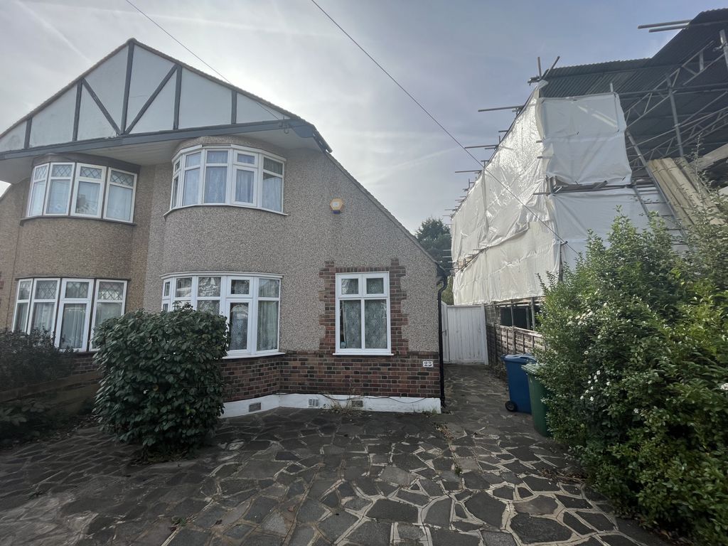 3 Bed Semi Detached House To Rent In Wimborne Drive Pinner Ha5 £2 450