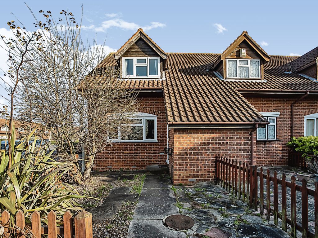 3 Bed End Terrace House For Sale In Knights Manor Way Dartford Kent