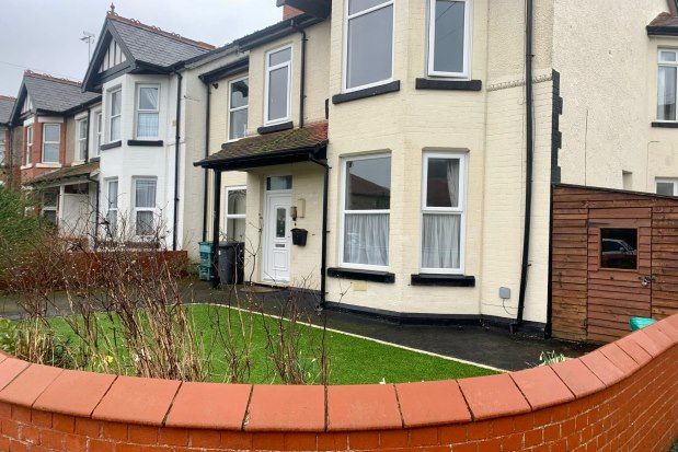 2 bed property to rent in Llannerch Road West, Bae Colwyn LL28, £800 ...