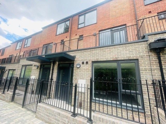 2 bed terraced house to rent in Millfold Rise, Rotherham S60, £900 pcm ...