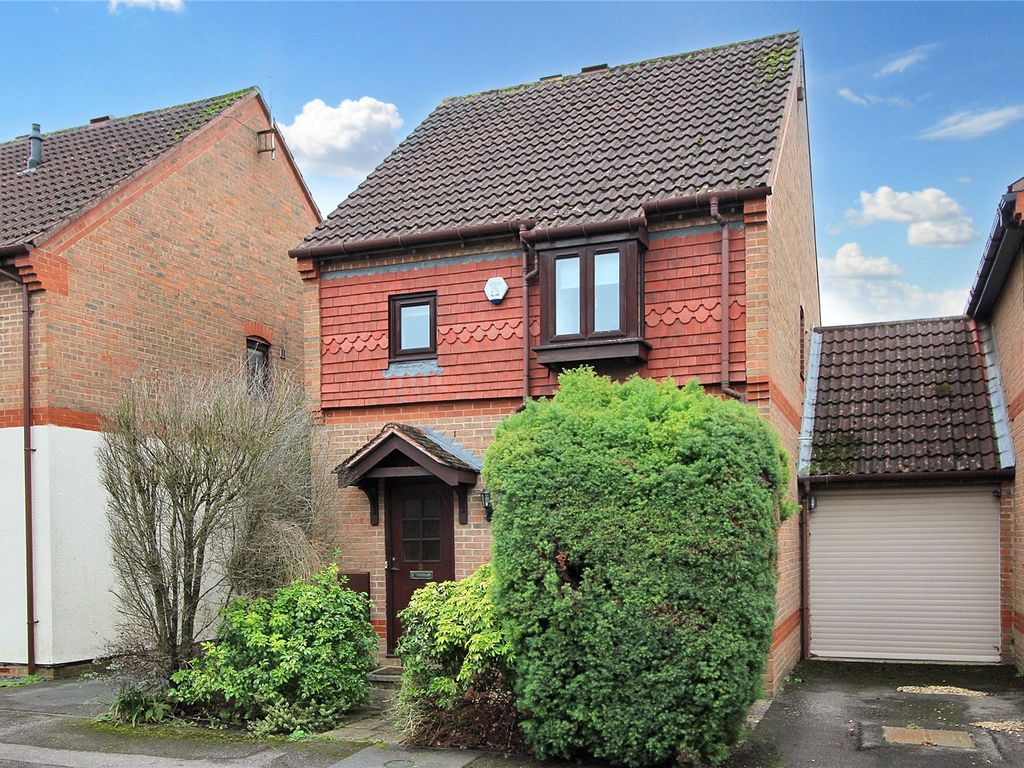 3 bed link detached house for sale in Oasthouse Drive, Fleet, Hampshire ...
