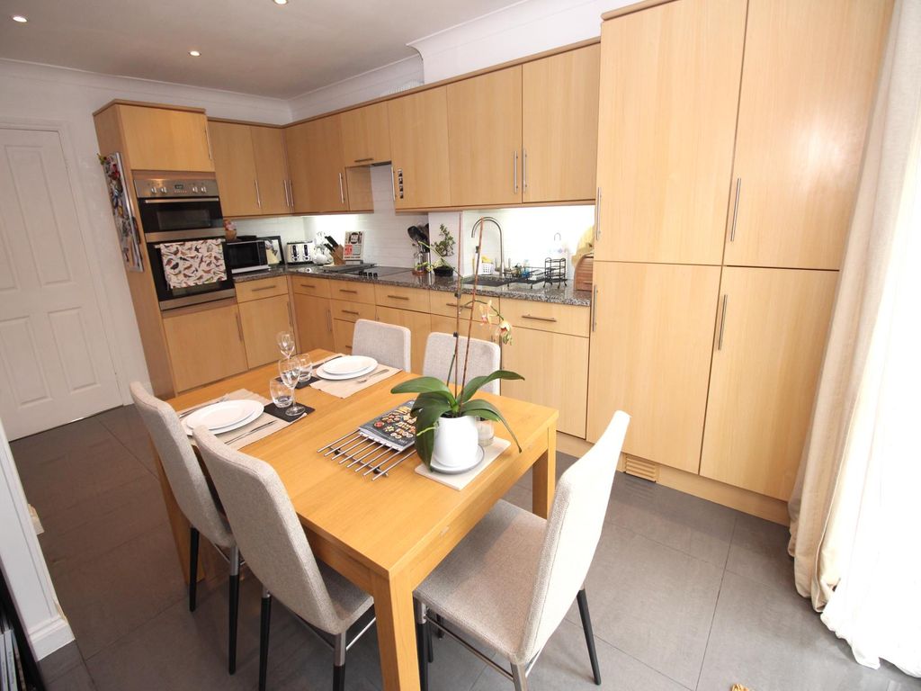 2 bed detached house to rent in Old School Terrace Jubilee Road, Cheam ...