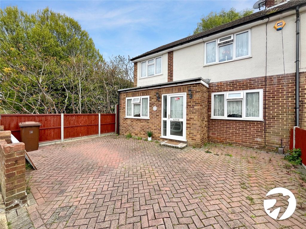 4 Bed Semi Detached House For Sale In Savage Road Lordswood Kent Me5