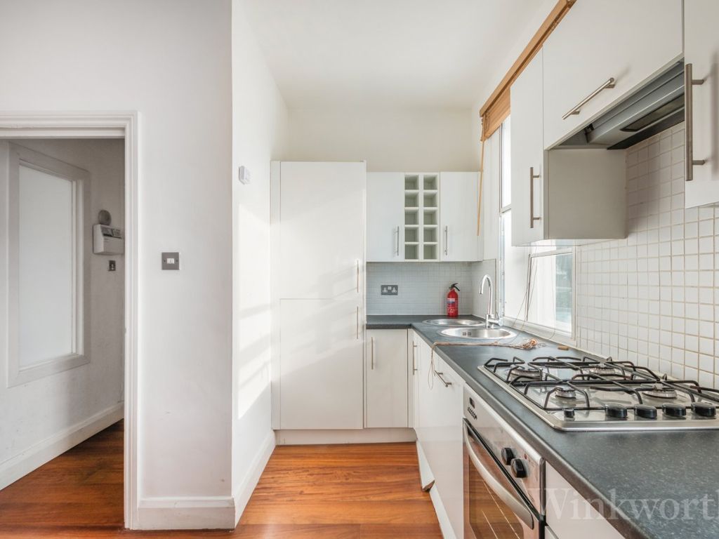 2 bed flat to rent in Lewisham Way, New Cross, London SE14, £1,495 pcm ...