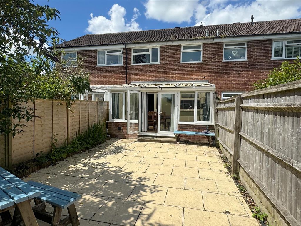 3 bed property for sale in Bedford Close, Enborne, Newbury RG14, £ ...