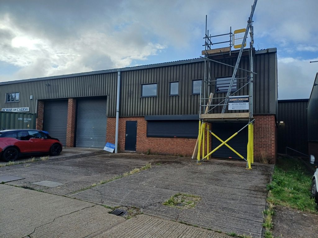 Light industrial to let in 12 Clipstone Brook Industrial Estate ...