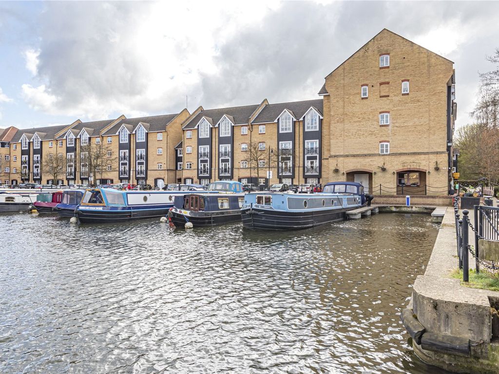 2 bed flat for sale in Evans Wharf, Apsley Lock, Hemel Hempstead ...