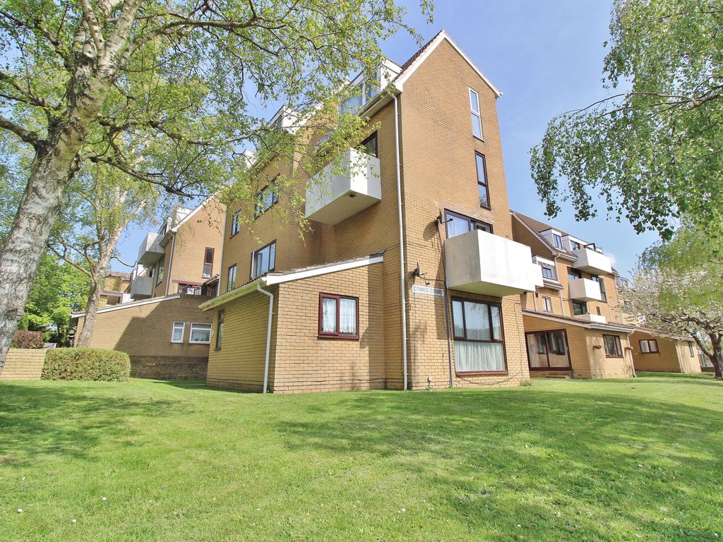 2 bed flat for sale in Cowes Court, Frogmore, Fareham PO14, £166,500 ...