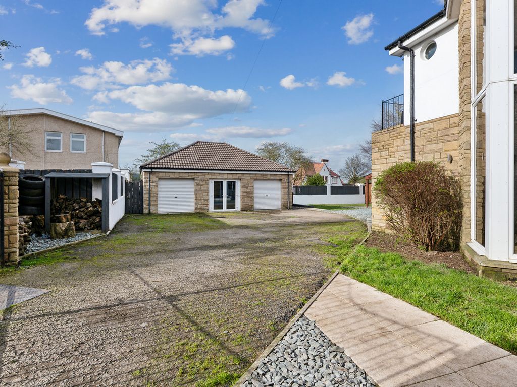 7 bed detached house for sale in Clem Attlee Gardens, Larkhall ML9, £ ...