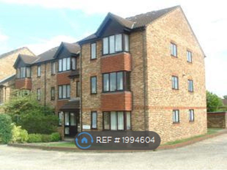 Studio to rent in Trevose House, Slough SL2, £1,000 pcm - Zoopla