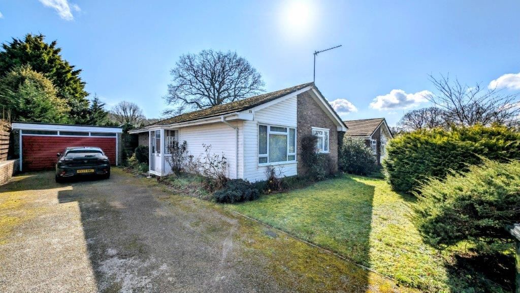 3 bed detached bungalow for sale in Pound Close, Bordon GU35, £450,000 ...