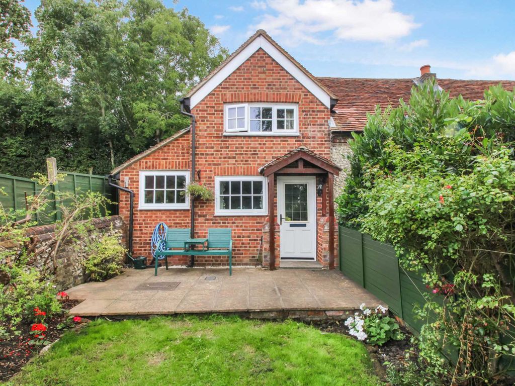 2 bed end terrace house to rent in St. Johns Road, Boxmoor HP1, £1,350 ...