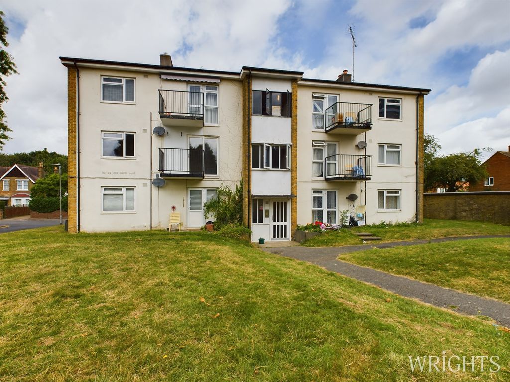 2 bed flat to rent in Roe Green Lane, Hatfield AL10, £1,250 pcm - Zoopla