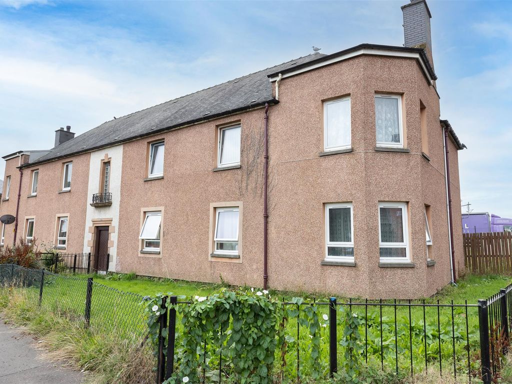 4 bed property for sale in Carnegie Place, Perth PH1, £138,000 - Zoopla