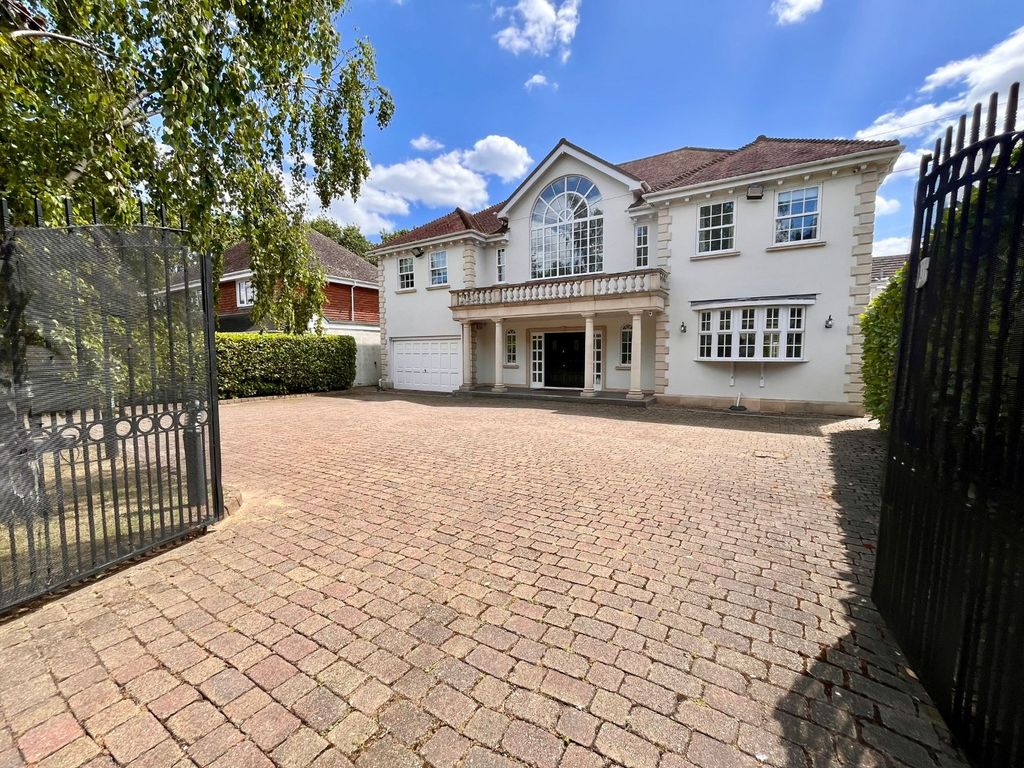 4 bed detached house for sale in Benfleet Road, Hadleigh, Essex SS7, £ ...