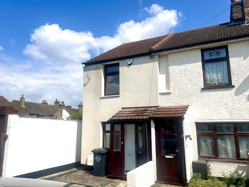 2 bed end terrace house to rent in Colney Road, Dartford DA1, £1,500 pcm - Zoopla