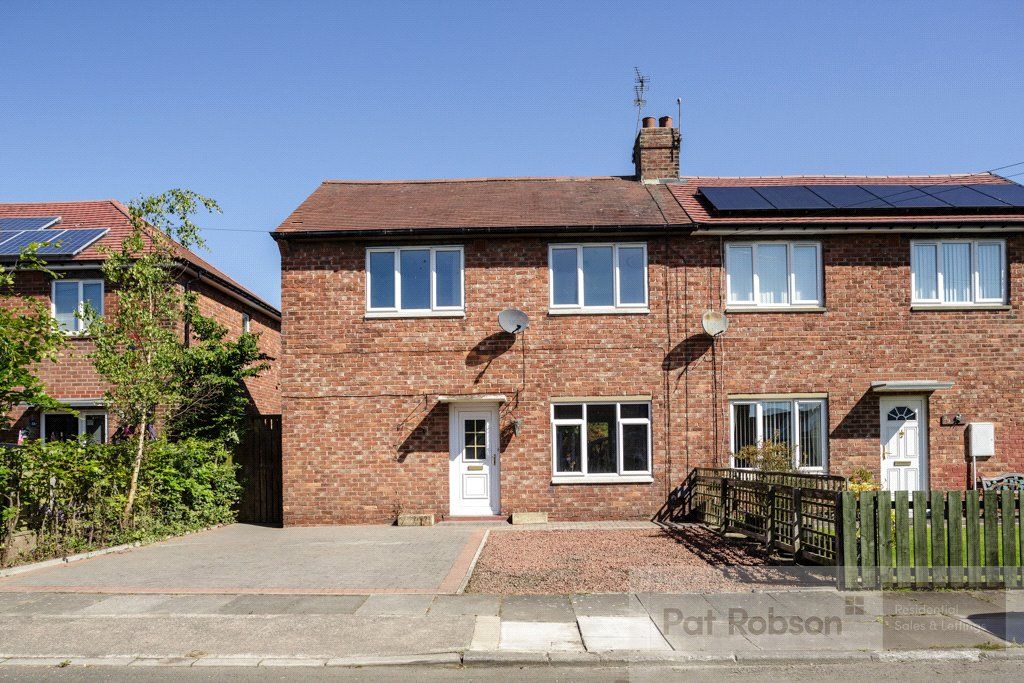 2 Bed Semi Detached House For Sale In Elizabeth Crescent Dudley