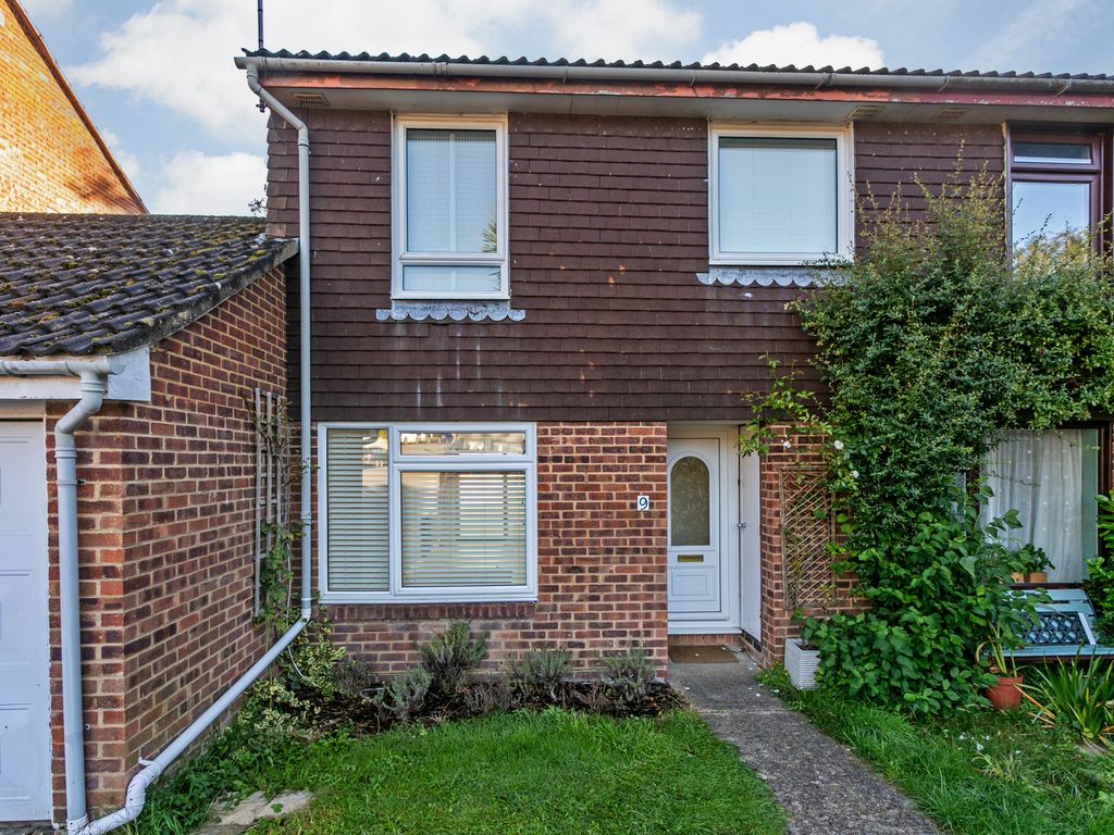 3 bed semi-detached house to rent in May Tree Close, Winchester SO22, £ ...