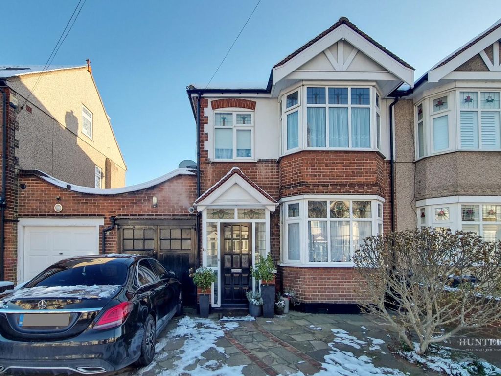 3 bed end terrace house for sale in Norbury Gardens, Romford RM6 - Zoopla