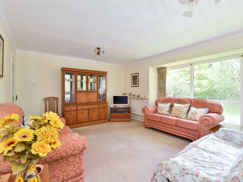 2 bed flat for sale in The Spinney, Watford WD17, £350,000 - Zoopla