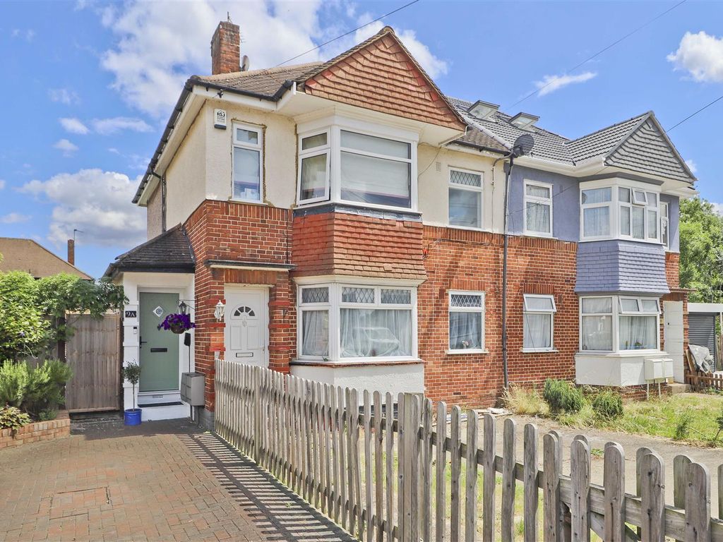 2 bed maisonette for sale in Barnard Gardens, North Hayes UB4, £300,000 ...