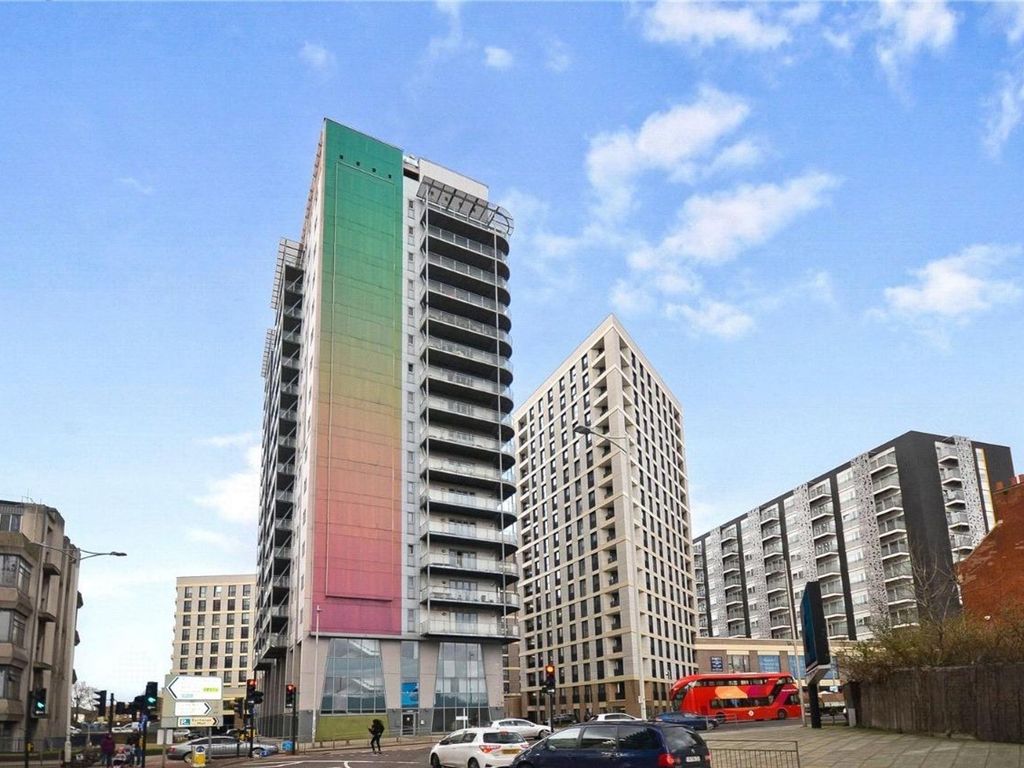 2 bed flat for sale in Ilford Hill, Icon Building IG1, £345,000 - Zoopla