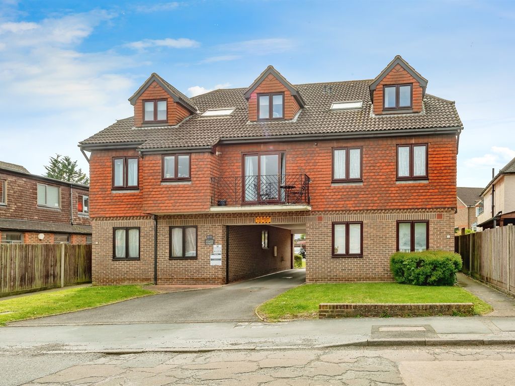 1 bed flat for sale in Albury Road, Merstham, Redhill RH1, £230,000 ...
