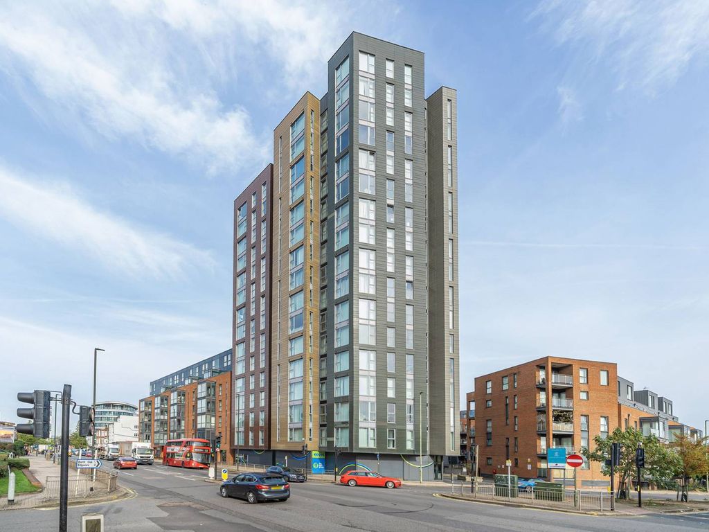 2 bed flat to rent in Zenith Close, Colindale, London NW9, £2,500 pcm ...