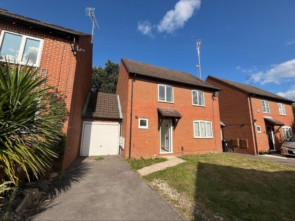 4 bed link detached house to rent in Faygate Way, Lower Earley, Reading ...