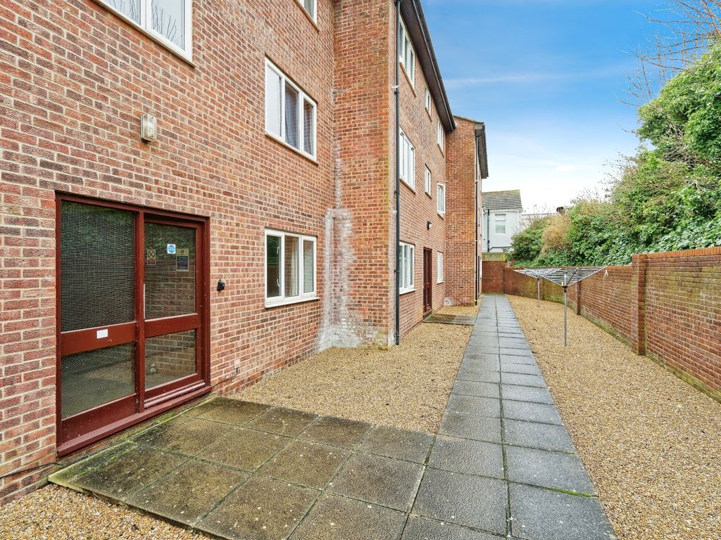 1 bed flat for sale in Churchill Road, Dover, Kent CT17, £120,000 - Zoopla
