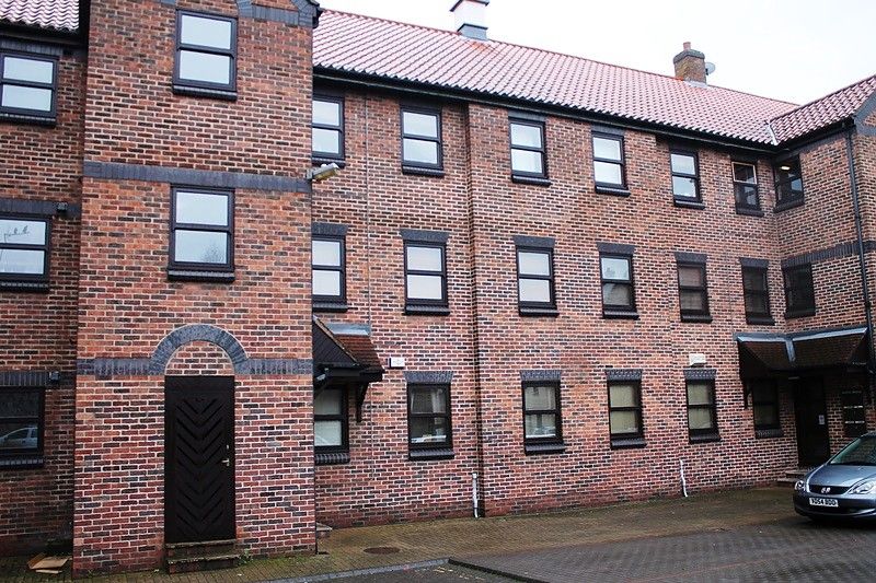 2 bed flat to rent in Grammar School Yard, Fish Street, Hull HU1, £625 ...