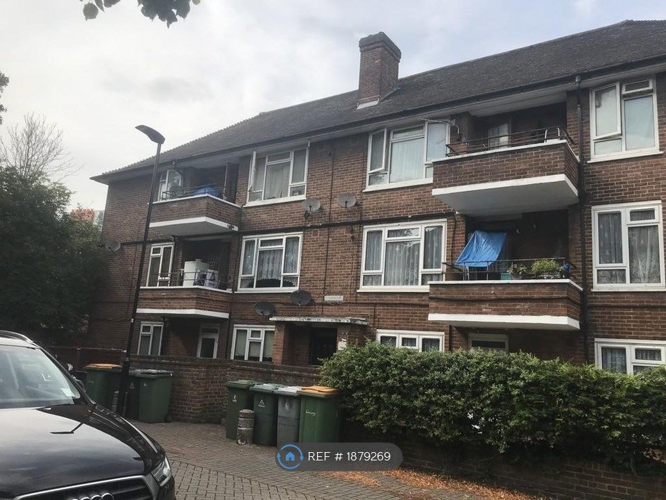 3 bed flat to rent in Wren Close, London E16, £2,200 pcm - Zoopla