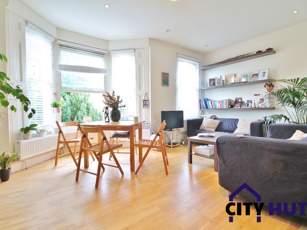 2 bed flat to rent in Roden Street, London N7, £1,995 pcm - Zoopla