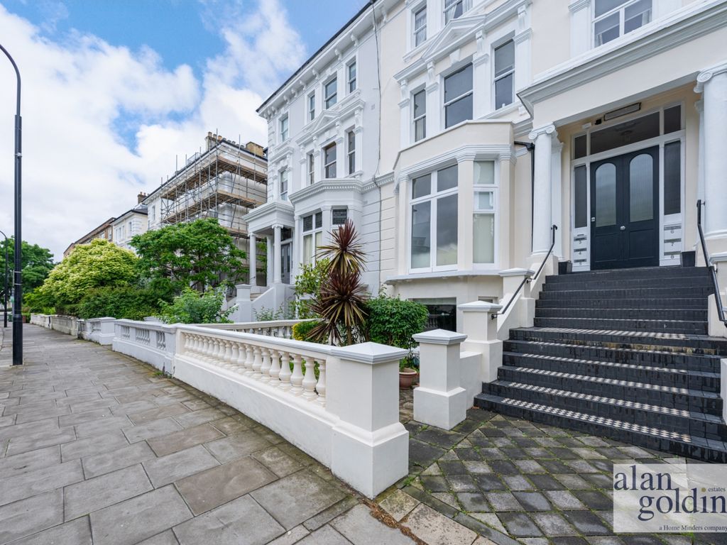 2 bed flat to rent in Belsize Park, London NW3, £2,450 pcm - Zoopla
