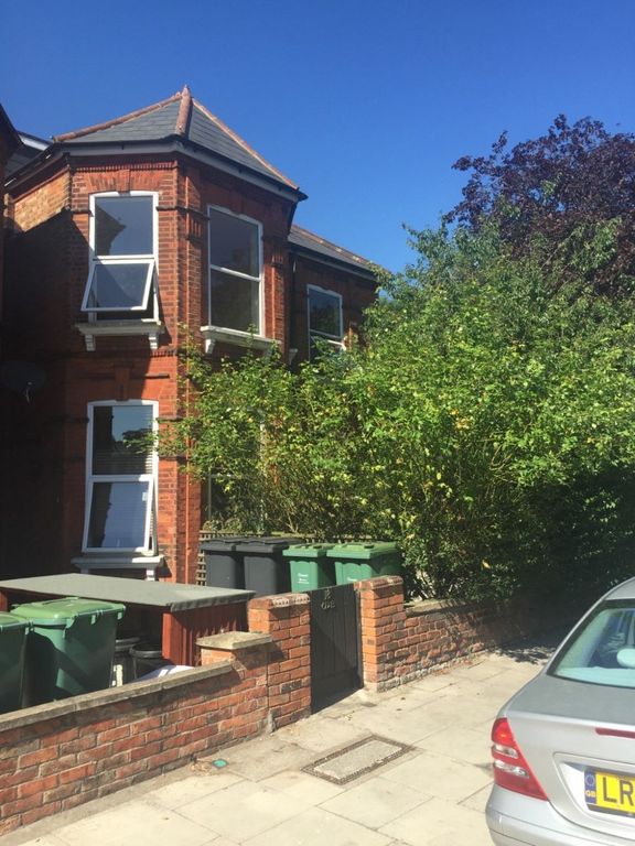 2 bed flat to rent in Manstone Road, London NW2, £2,000 pcm - Zoopla