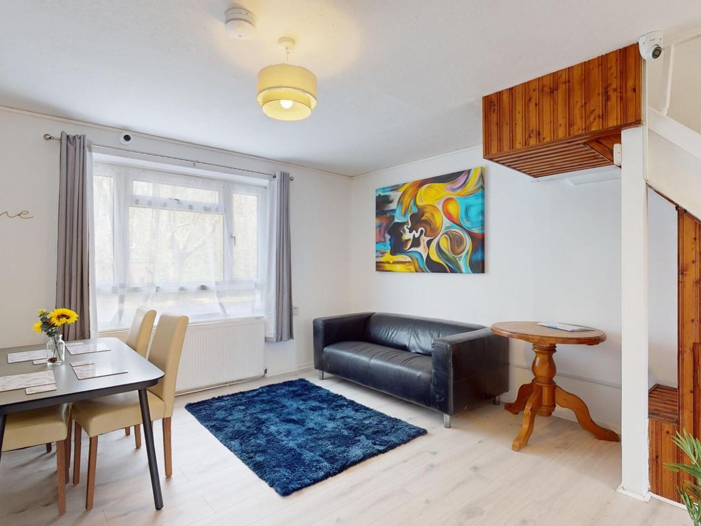 2 bed flat to rent in Collins Road, London N5, £2,700 pcm - Zoopla